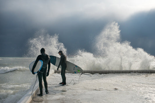 10 Essentials for Winter Surfing – Lounge Wagon